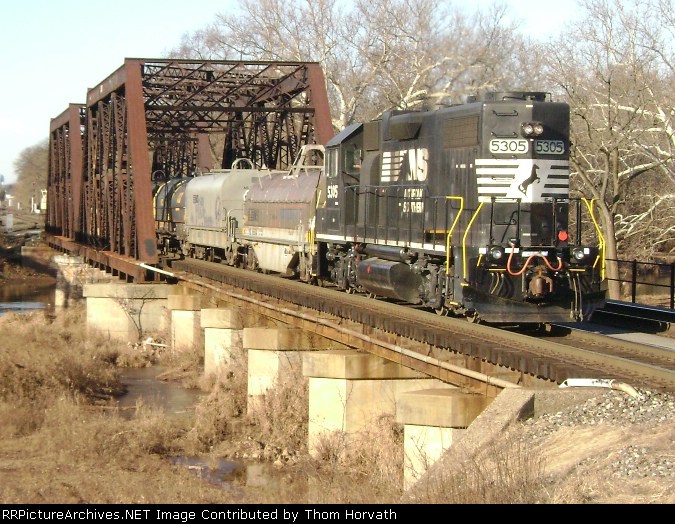 NS 5305 is sole power to bring ten coil cars east on CSX MA80